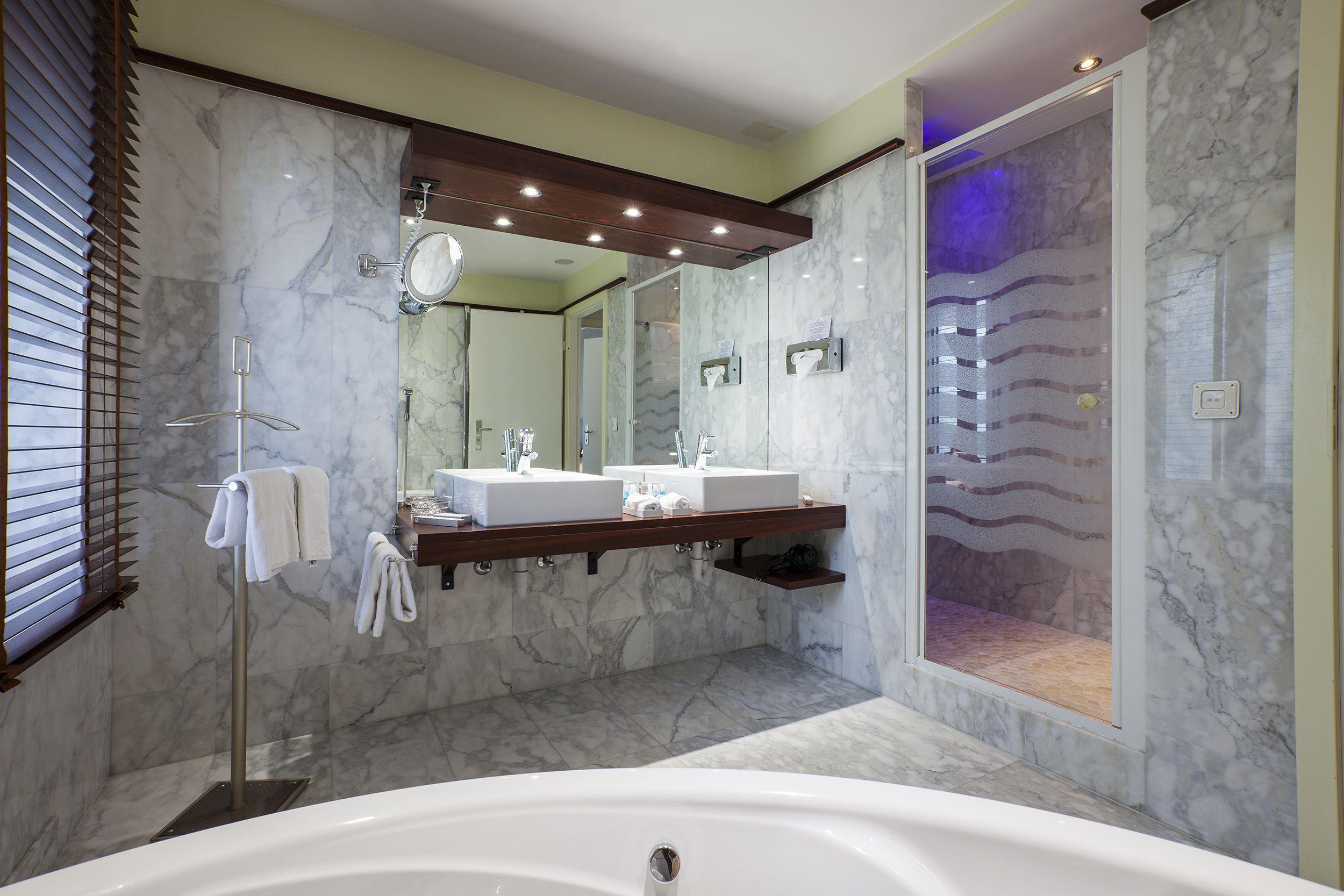 Hotel Grand Hotel Des Bains Lavey-les-Bains, Suisse - réserver ...